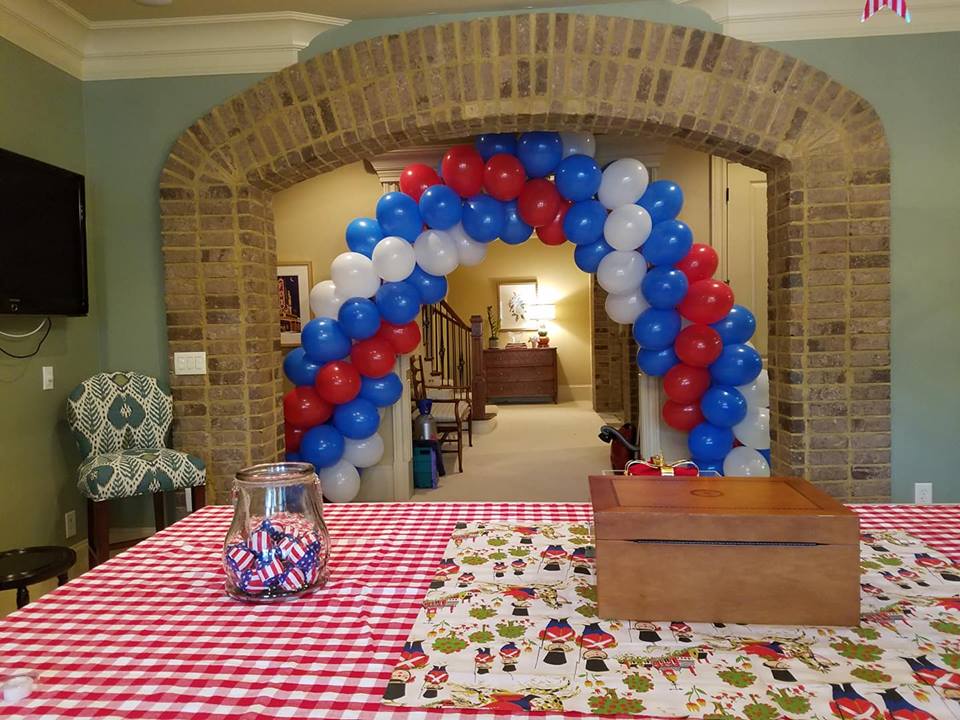 Quad Arch - Swirled **Available for Delivery Only** – Party America